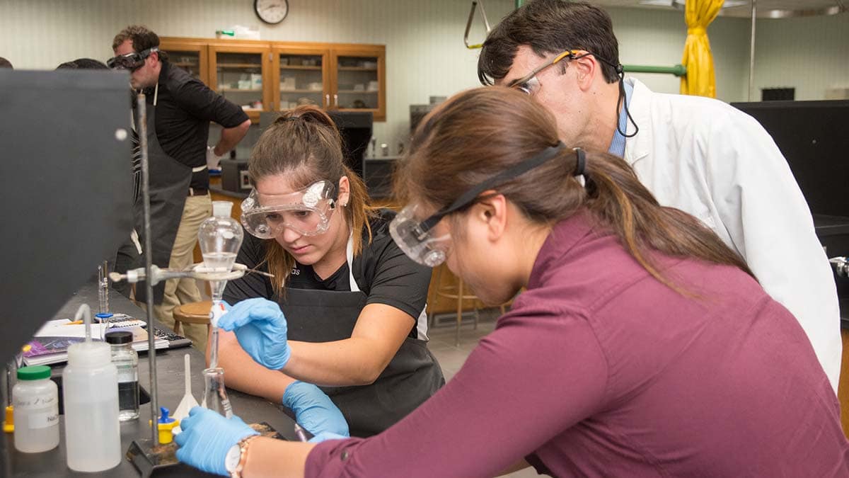 Pre-Pharmacy: Fulfilling Prescriptions • Pensacola Christian College News